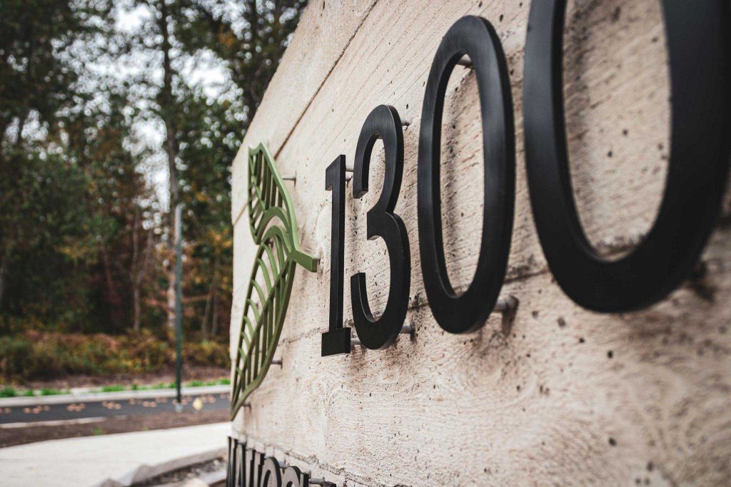 Mahogany Manor - Signs Plus